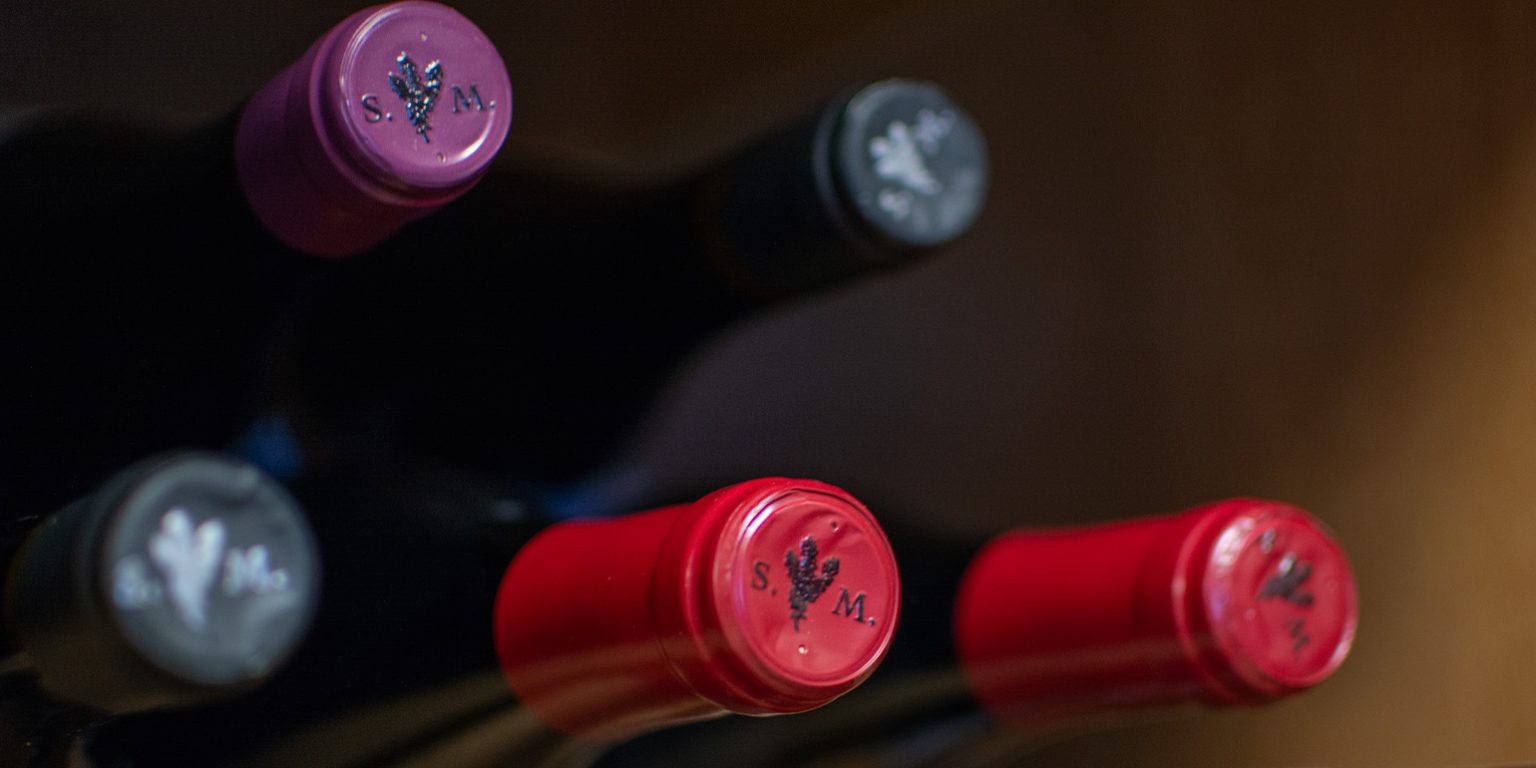 La cápsula de las botellas de vino: un elemento esencial - Las Moradas ...